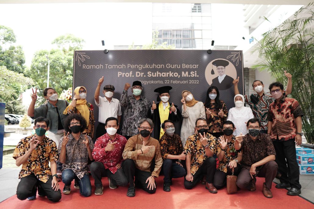 Pidato Pengukuhan Guru Besar Prof. Dr. Suharko, M.Si. : Risiko dalam Era Antroposen: Perspektif ...